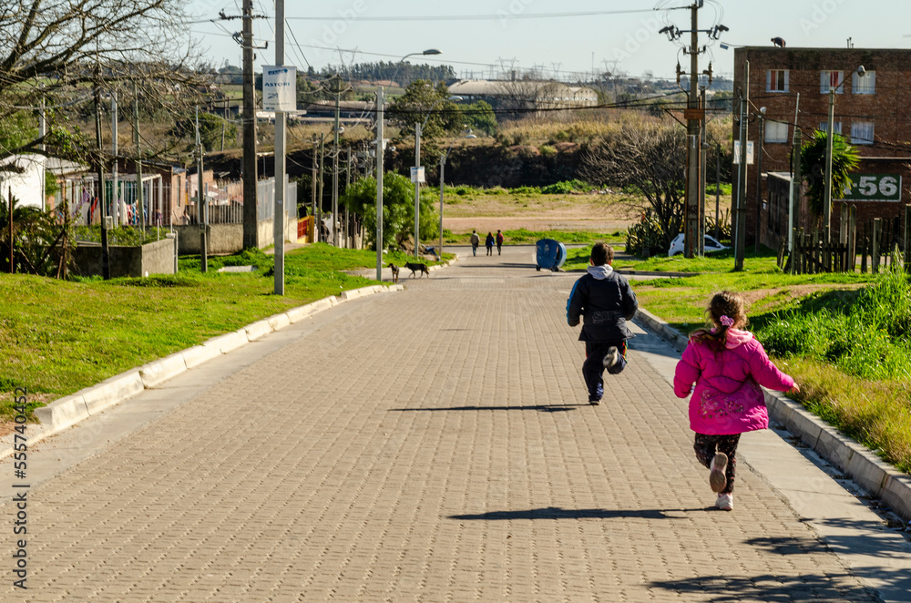 Niños corriendo Stock Photo | Adobe Stock