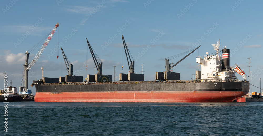 Stockfoto Port Canaveral, Florida, USA. 2022. A bulk carrier ship with ...