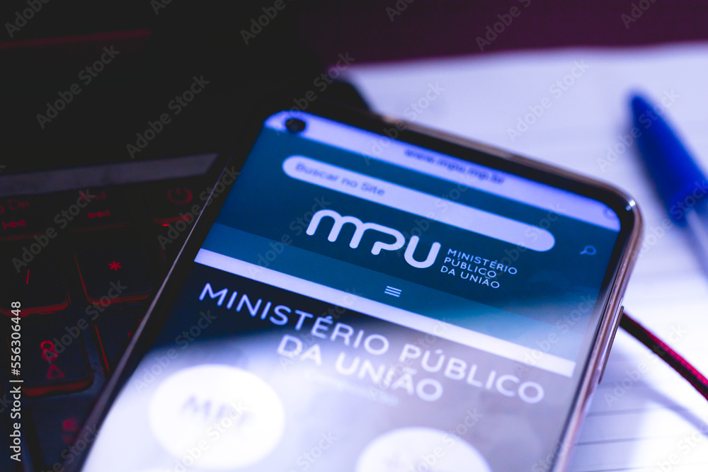Site do Ministério Público da União - MPU, na tela de um smartphone ...