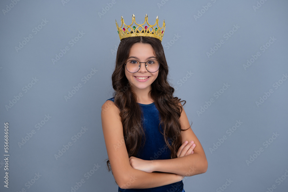 Stockfoto Girls birthday party, funny kid in crown. Imagine herself a ...