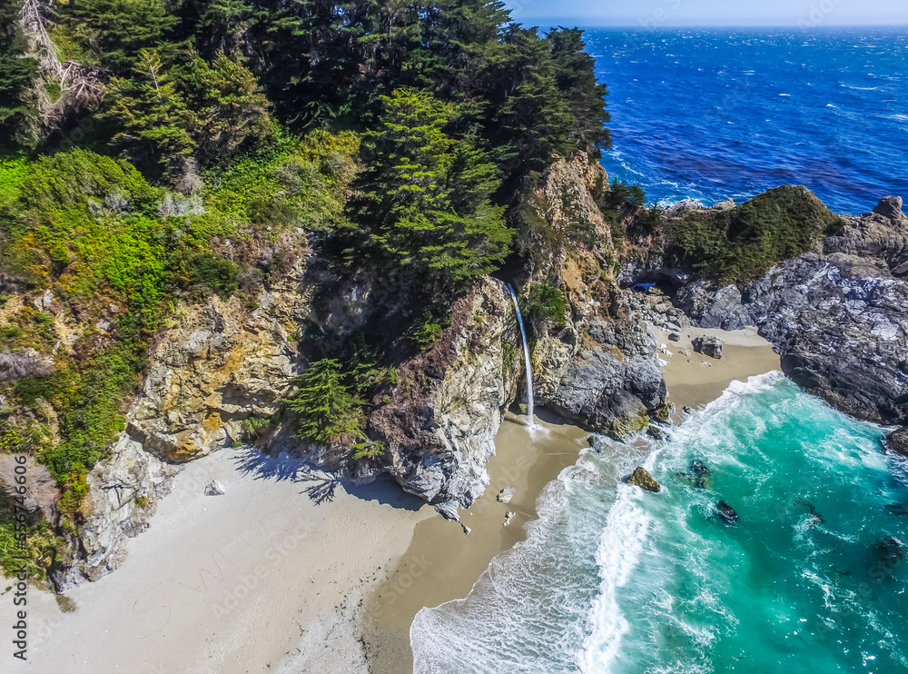 The McWay Falls waterfall falls onto the beach in Big Sur's Julia ...