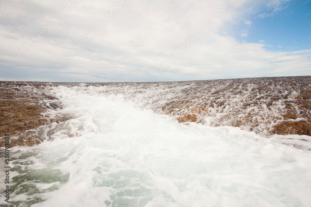 Water cascades off of Montgomery Reef with its frothy sea surf as it ...