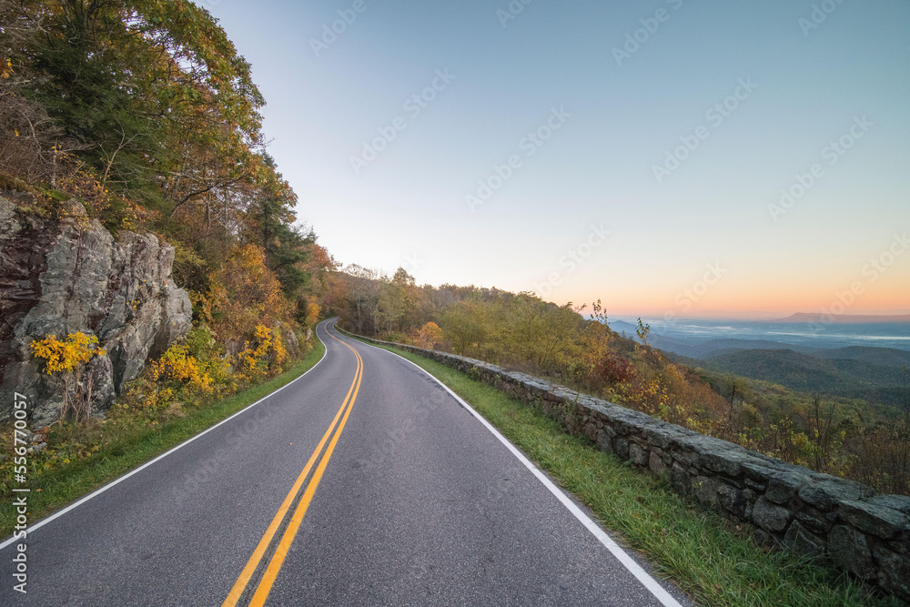 Skyline drive is a scenic drive along the Blue Ridge Mountains in ...