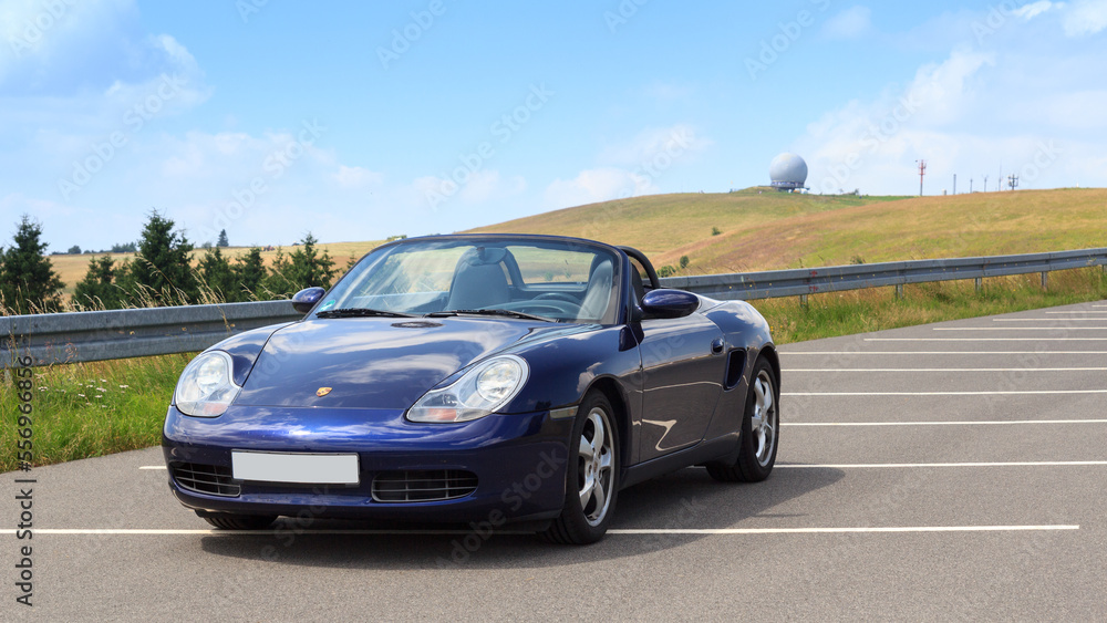 Foto de Gersfeld, Germany - July 23, 2021: Blue roadster Porsche ...