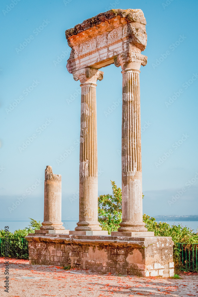 Colonnes romaine à Nyon, Suisse Stock Photo | Adobe Stock