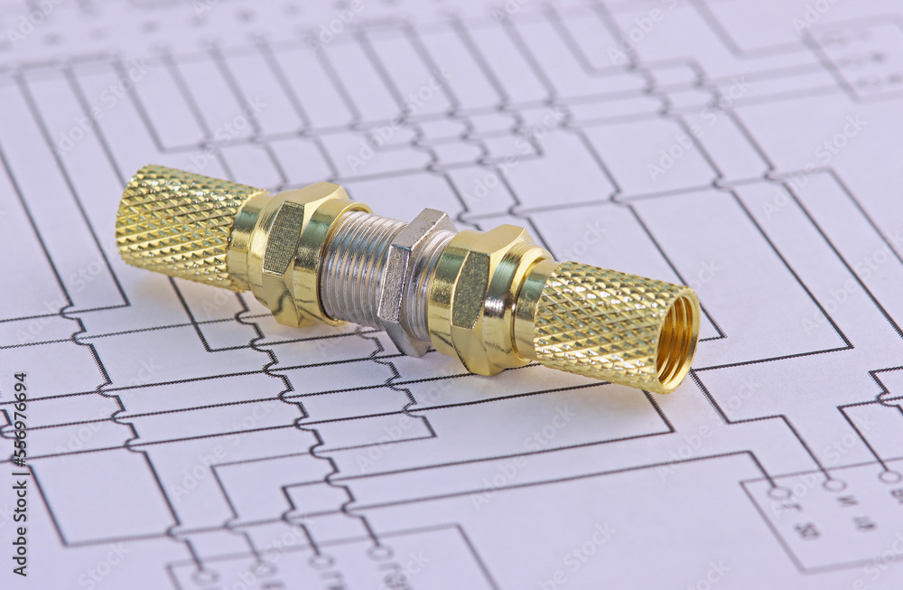 Metal connectors for connecting a coaxial cable in the electrical ...