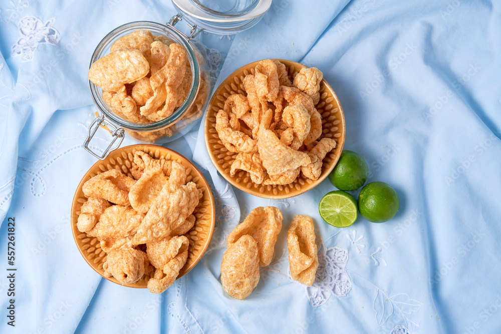 Foto de Chicharron - deep fried pork rinds, crispy pork skin pieces ...