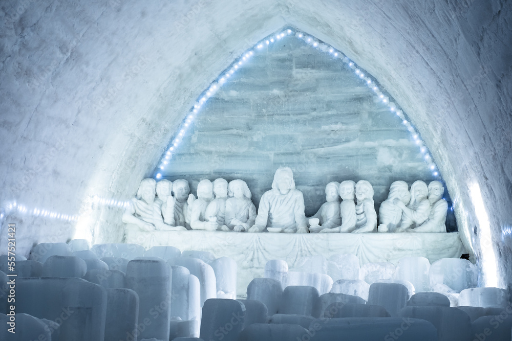 Foto de Ice Hotel - Balea Lake Romania - January 24 2019. ice sculpture ...