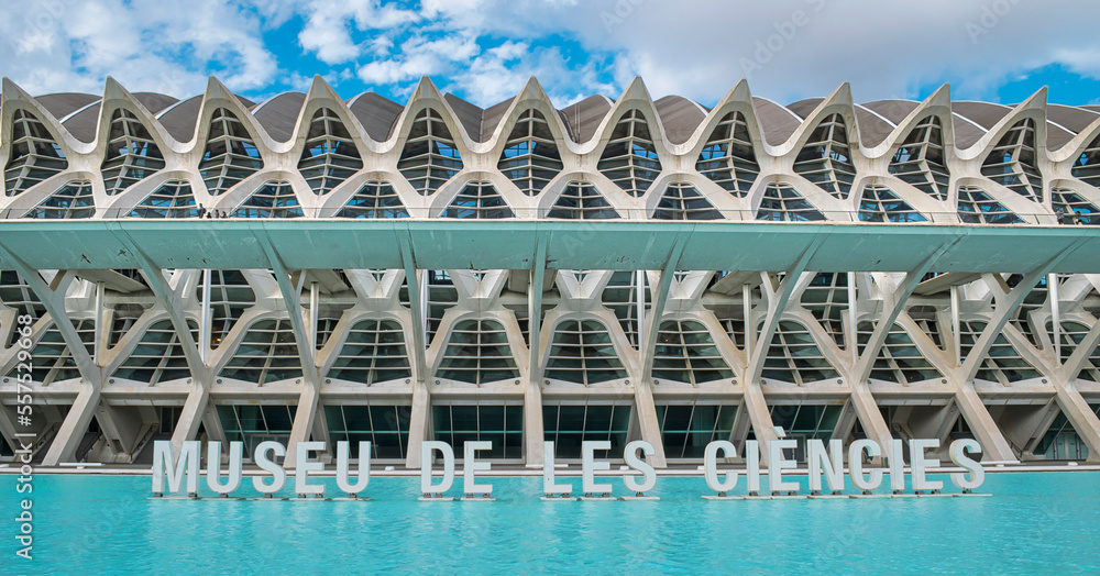 Letras del museo de la ciencia y arquitectura vanguardista en la ciudad ...