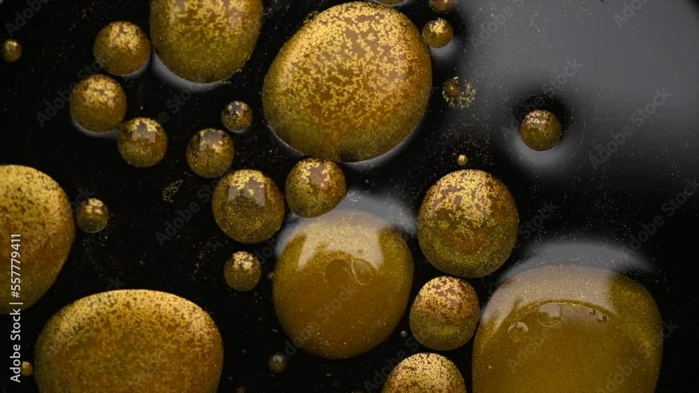 Video „Gold paint drops sample stroke on black background. Flowing ...