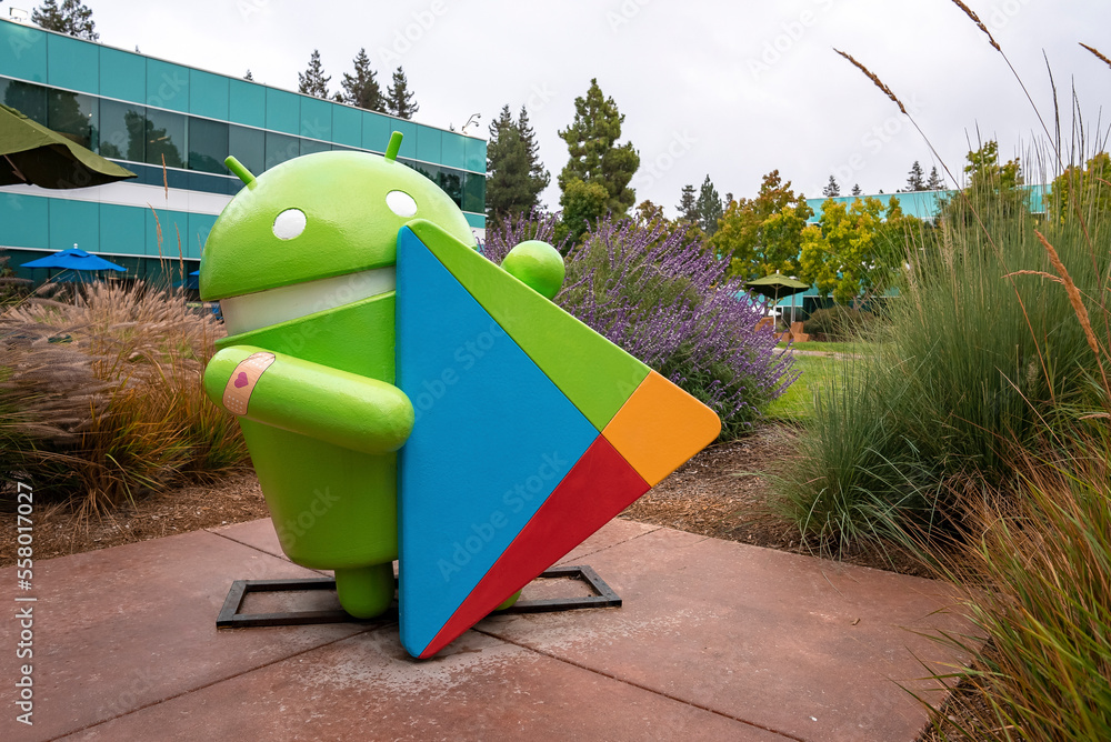 San Francisco, USA. September 20, 2022. Statue of Android with play ...