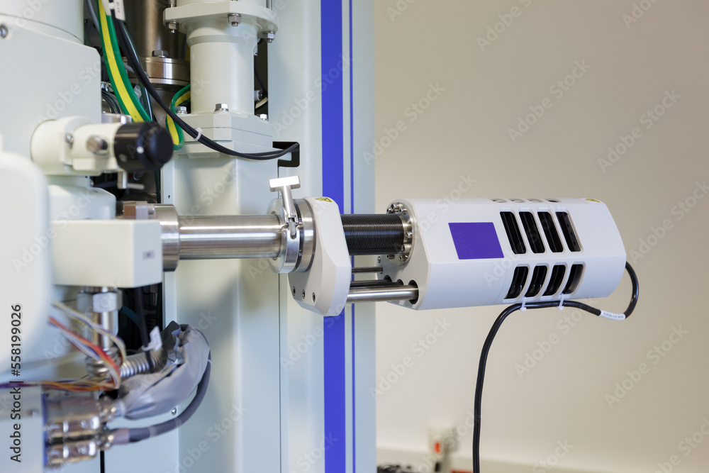 Energy-dispersive X-ray spectroscometer attached to the column of a ...