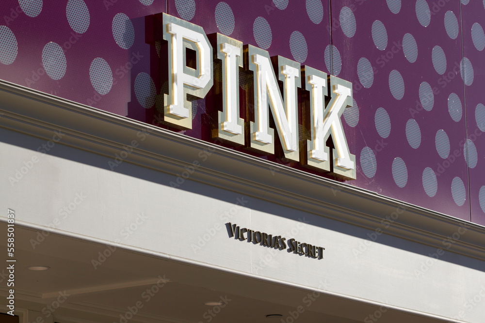Foto de Palo Alto, CA, USA - Feb 18, 2020: The entrance sign at a PINK ...