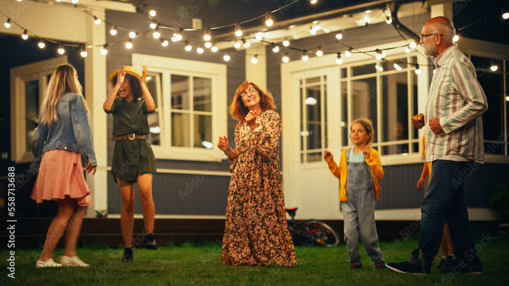 Foto de Parents, Children and Multicultural Friends Dancing Together at ...