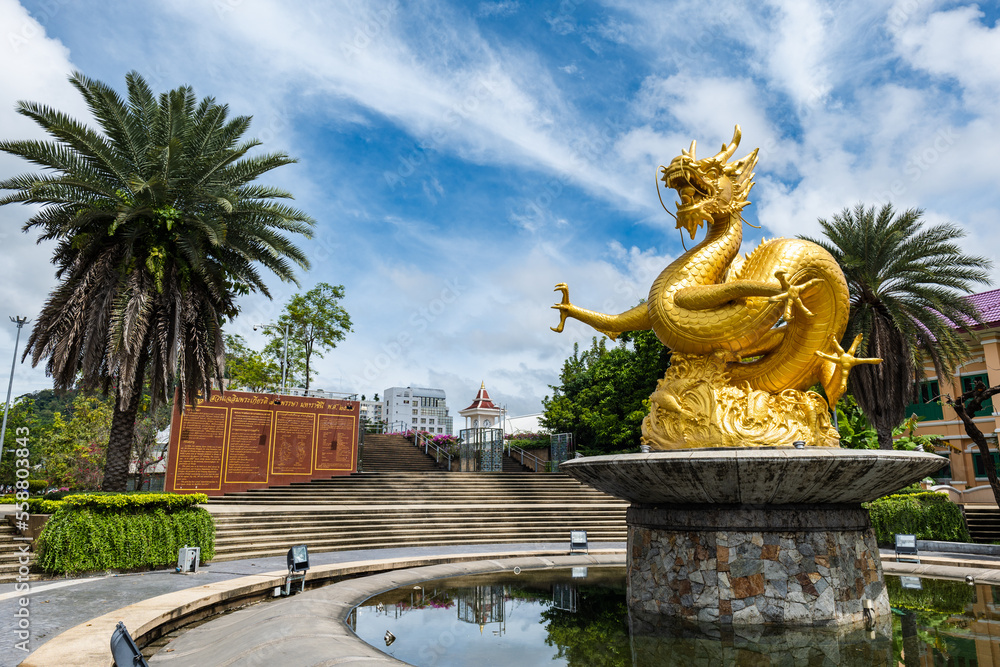 Golden Dragon Monument (Hai Leng Ong Monument Monument in the local ...