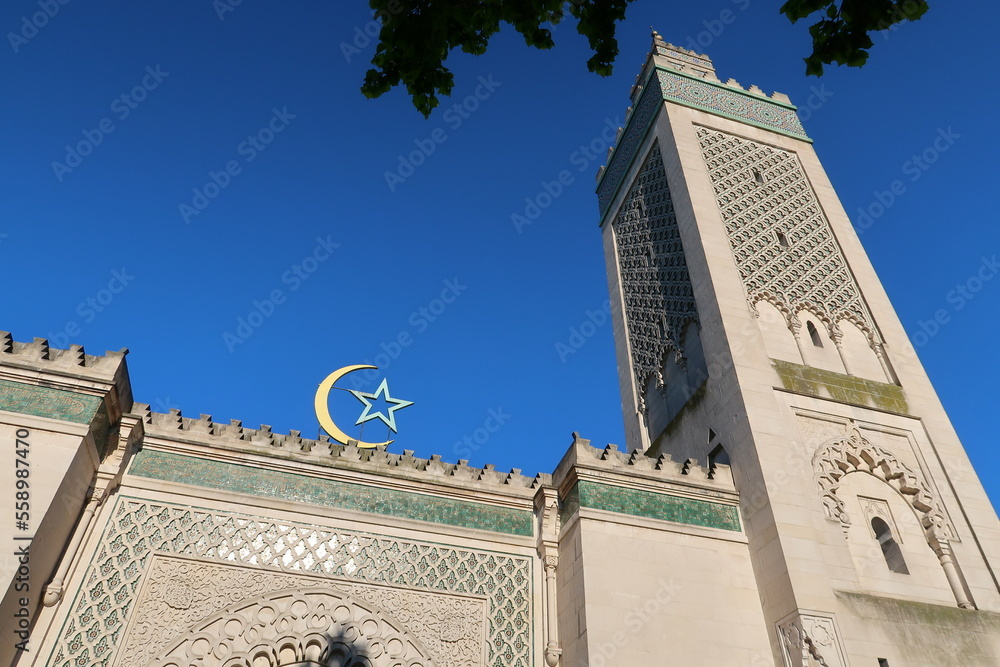 Foto de Façade et minaret de la Grande Mosquée de Paris, célèbre lieu ...
