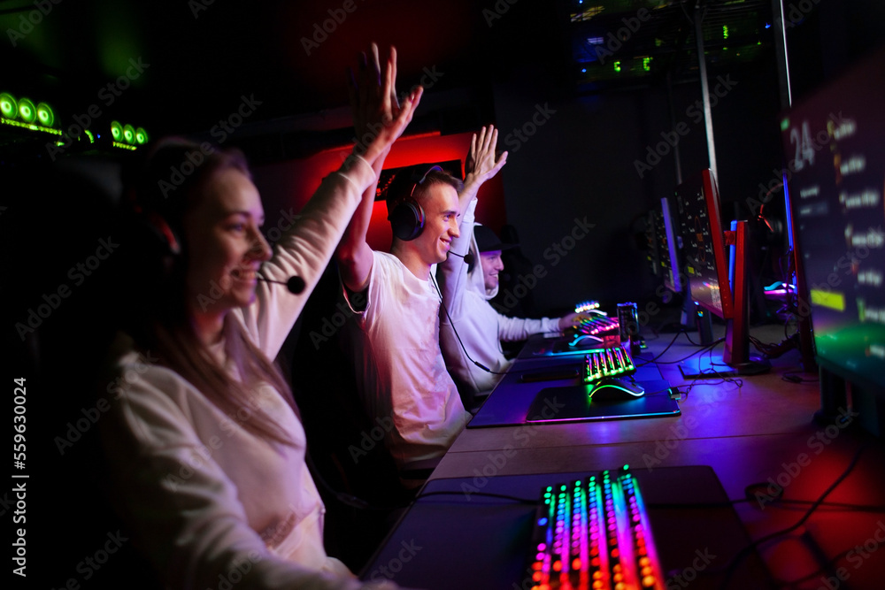 esports team plays in a computer club and rejoices in victory, people ...
