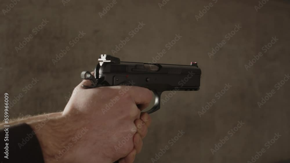 Vidéo Stock Slide of 9mm pistol closing and firing multiple shots ...