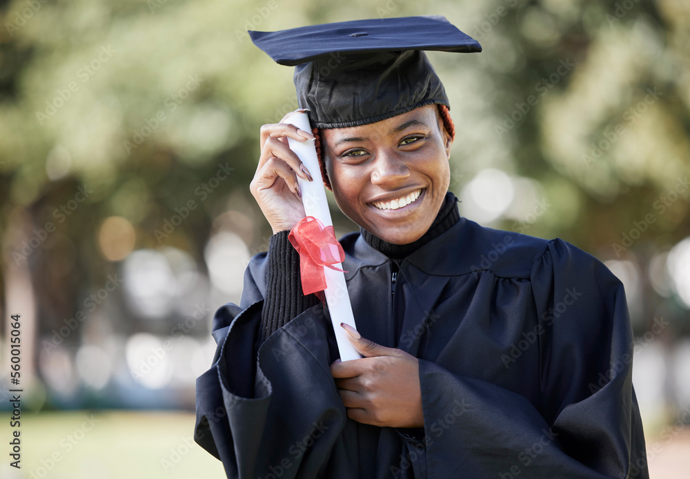Graduate with certificate, black woman at graduation with university ...