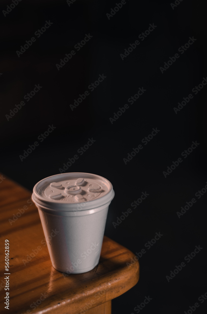 Baso termino blando de café en fondo negro Stock Photo | Adobe Stock