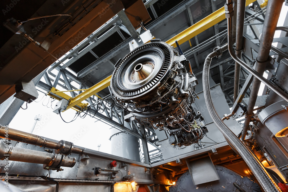 Perform a lift to install a new turbine engine for a power plant Stock ...