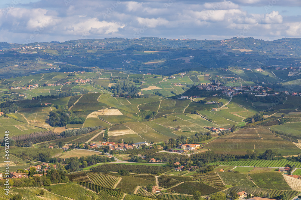 Panorami sulle colline delle Langhe Piemontesi dal borgo di La Morra ...