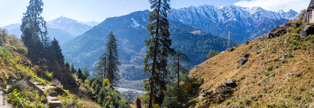 Manali, Himachal Pradesh. Panoramic views of Himalayas. Natural beauty ...