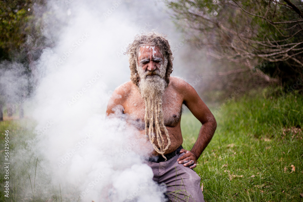 Aboriginal man sitting in smoke at a smoking ceremony Stock Photo ...