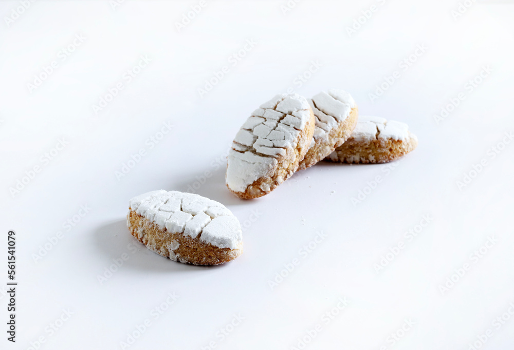 Pasticceria Ricciarelli, tipico dolce natalizio senese a base di ...