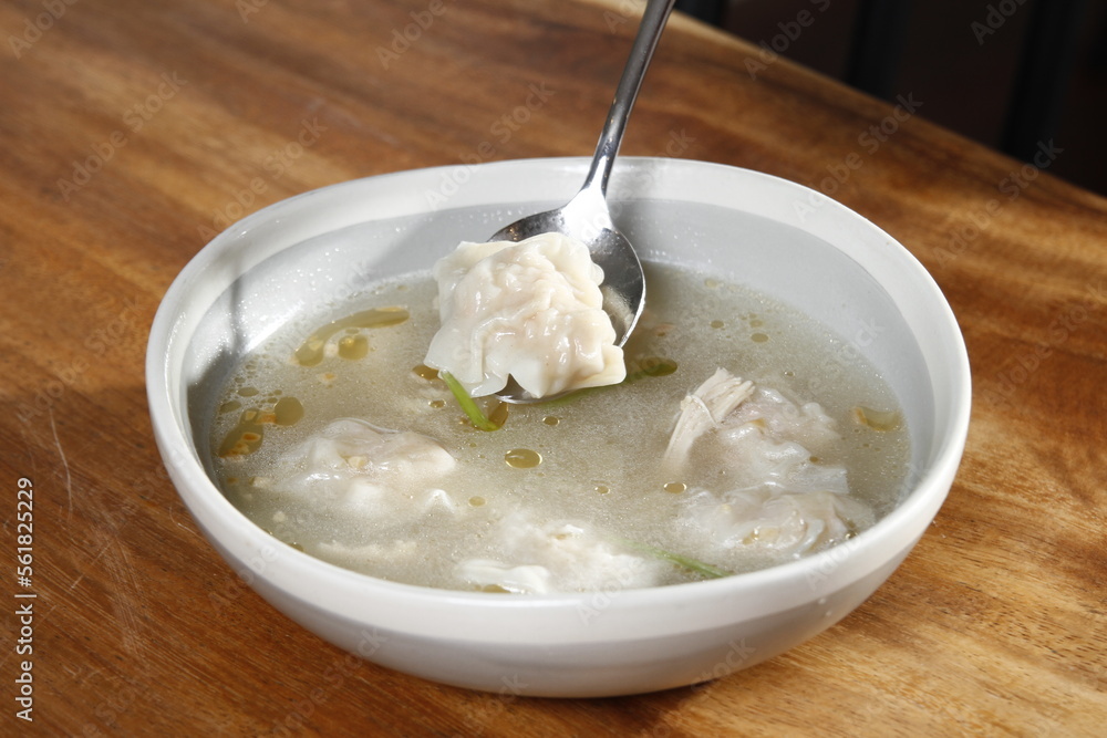 Pancit molo—dumpling soup from the Philippines foto de Stock | Adobe Stock