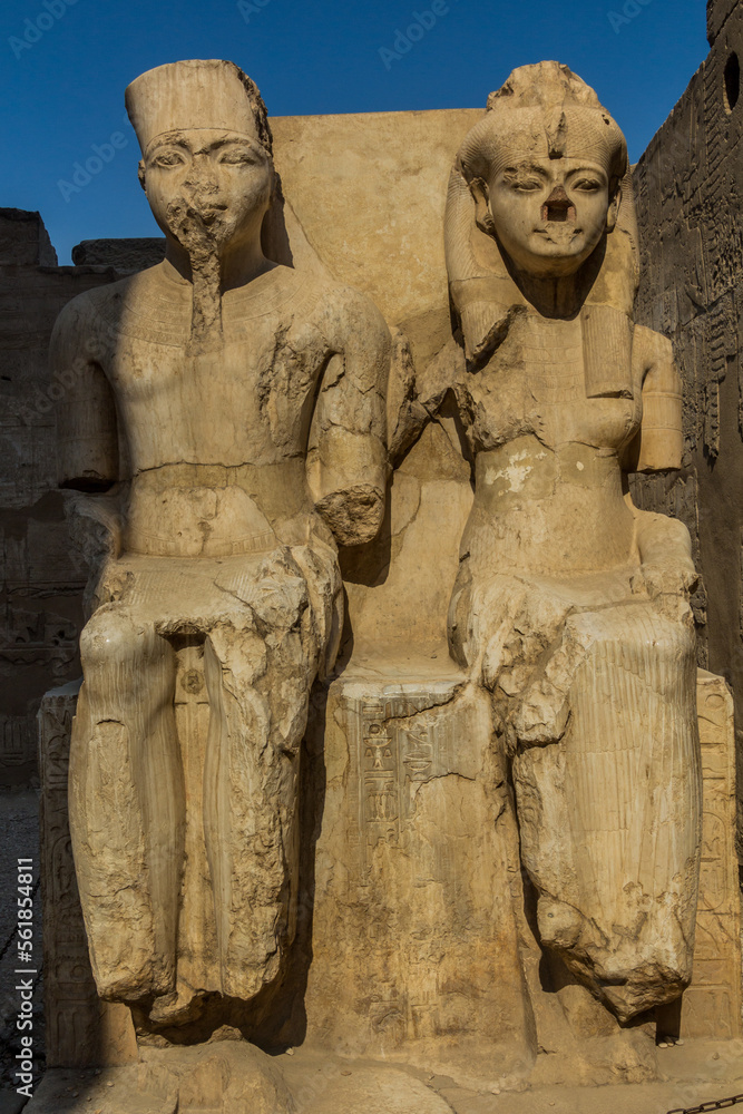 Statue of King Tutankhamun and wife at the Luxor temple, Egypt Stock ...
