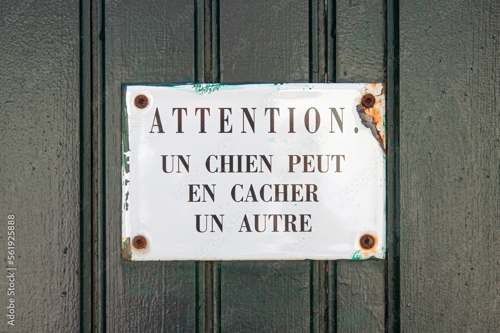 Foto de Signalisation de la présence de chiens dans une propriété ...