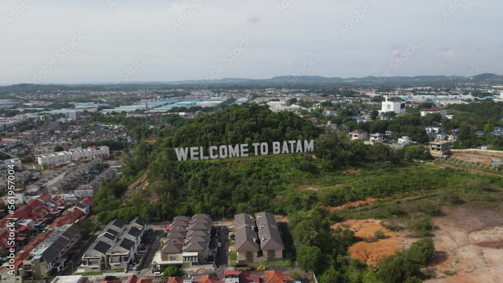 Video „Welcome to Batam, a landmark to welcome tourists visiting Batam ...