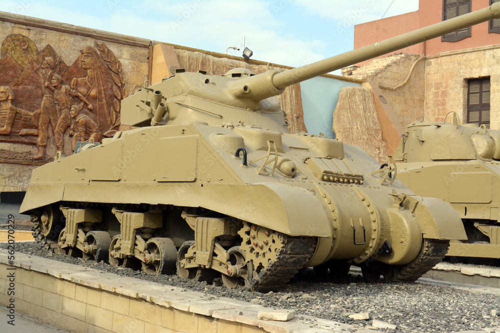 Foto de Cairo, Egypt, January 7 2023: old tanks, armored fighting ...