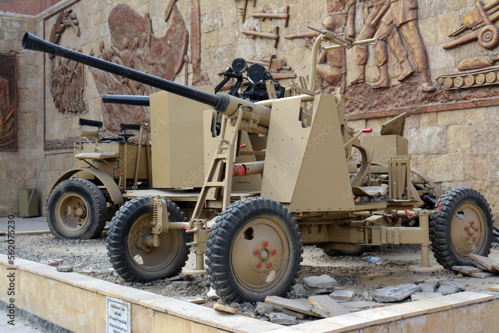 Foto de Cairo, Egypt, January 7 2023: 40mm anti aircraft air gun ...