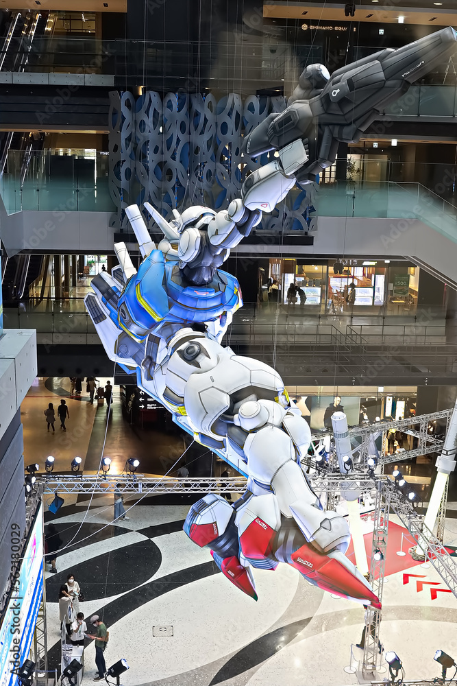 Foto de Osaka, Japan - Aug 29 ,2022 - GUNDAM aerial at GUNDAM NEXT ...