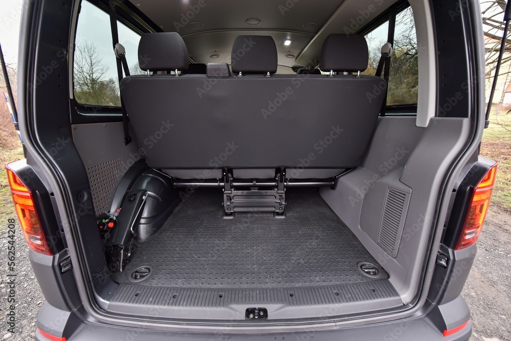 Volkswagen Transporter 4x4. Van with 4x4 drive in off-road ...