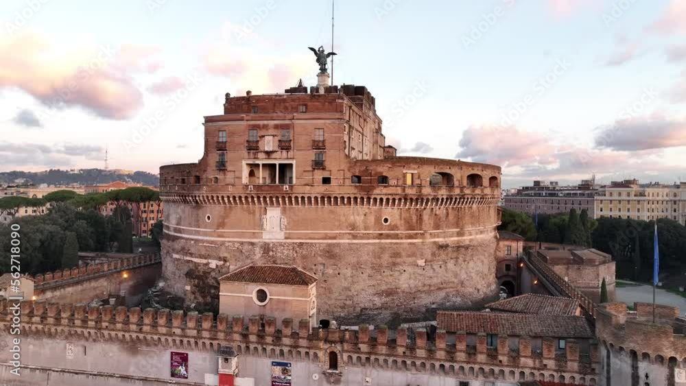 Castel Sant'Angelo e la Basilica di San Pietro a Roma Vista Aerea ...