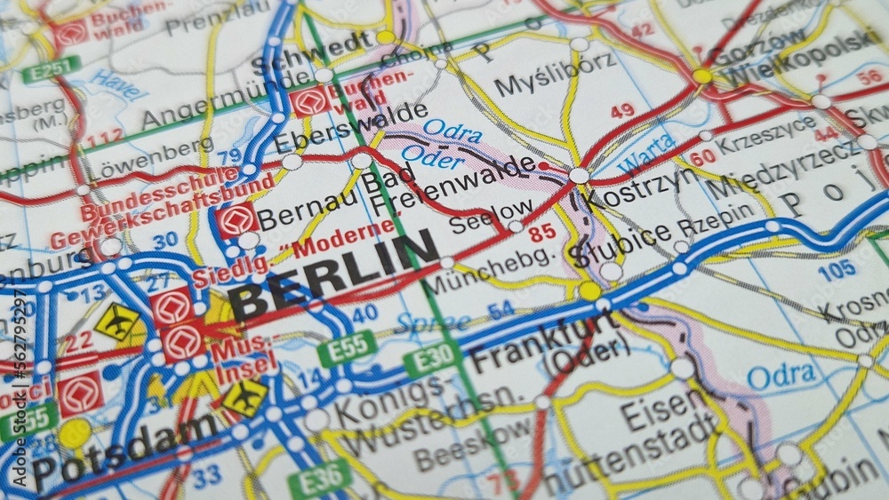Standort Berlin auf einer Landkarte - Neuer Straßenatlas Deutschland ...