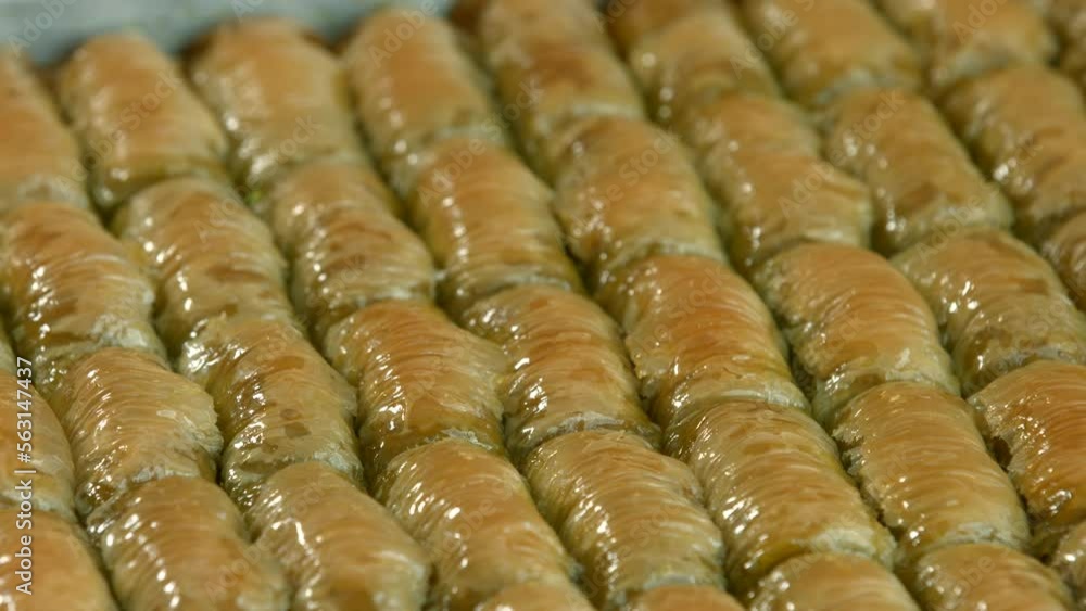 Traditional turkish baklava pistachio pastry. Dilberdudagi, ozel kesim ...
