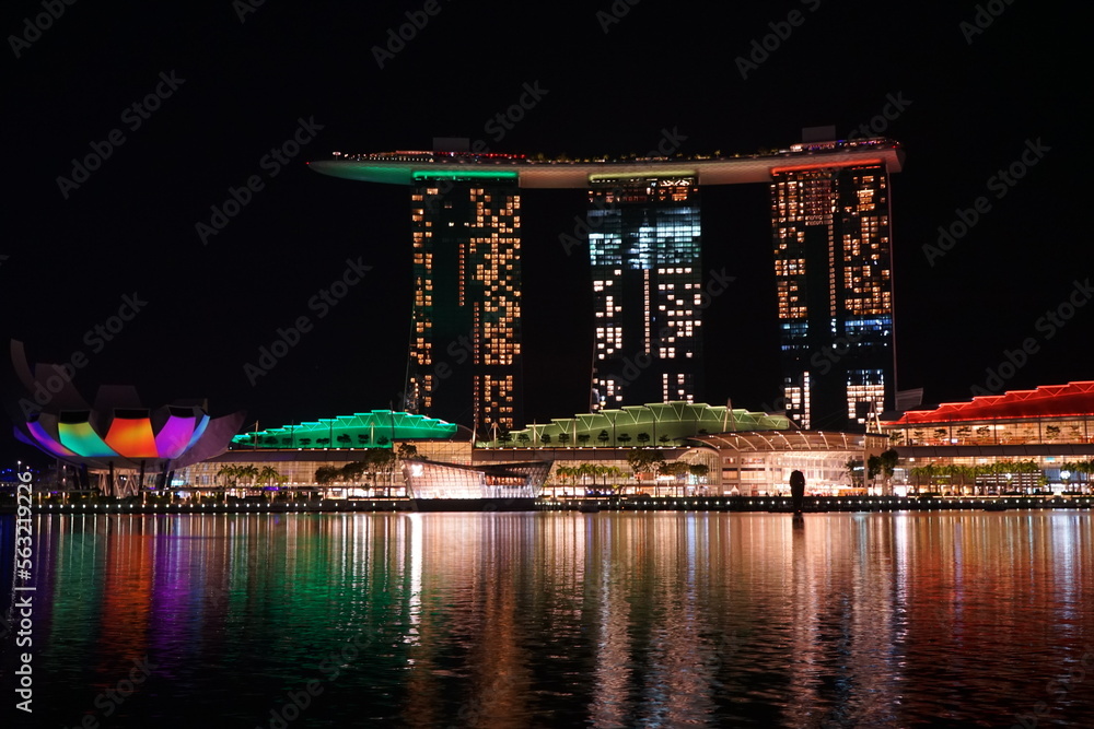 Marina Bay area and Marina Bay Sands at night in Singapore - シンガポール ...