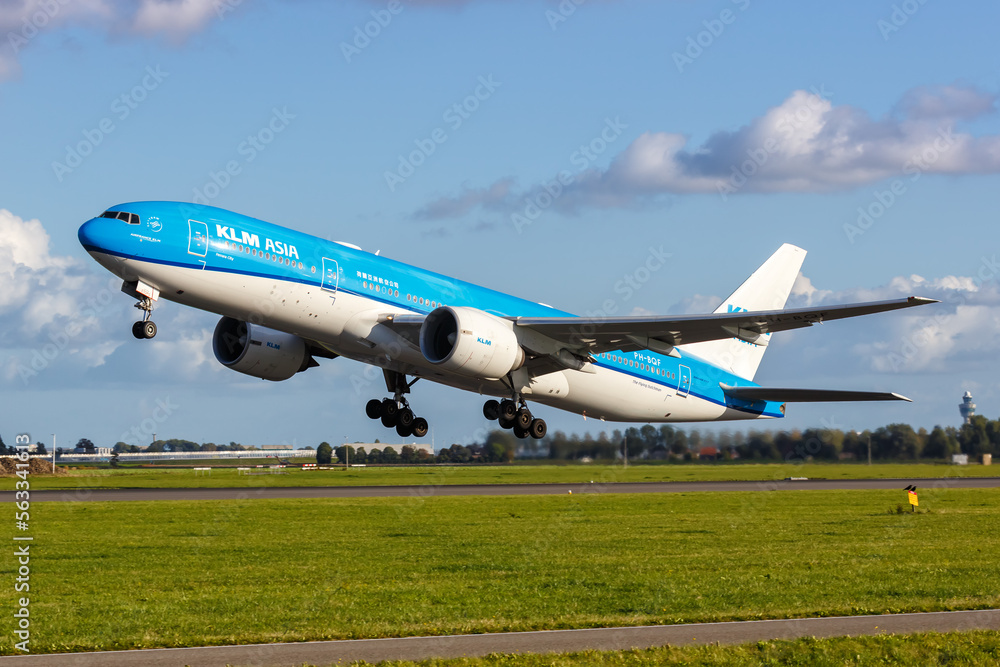 Foto de KLM Asia Boeing 777-200ER airplane at Amsterdam Schiphol ...