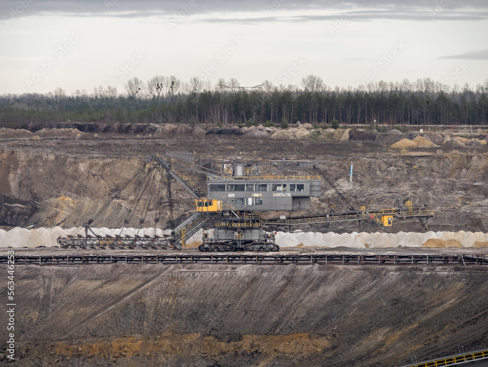 WELZOW, GERMANY - 29. December 2022: Mining machinery in an open pit ...