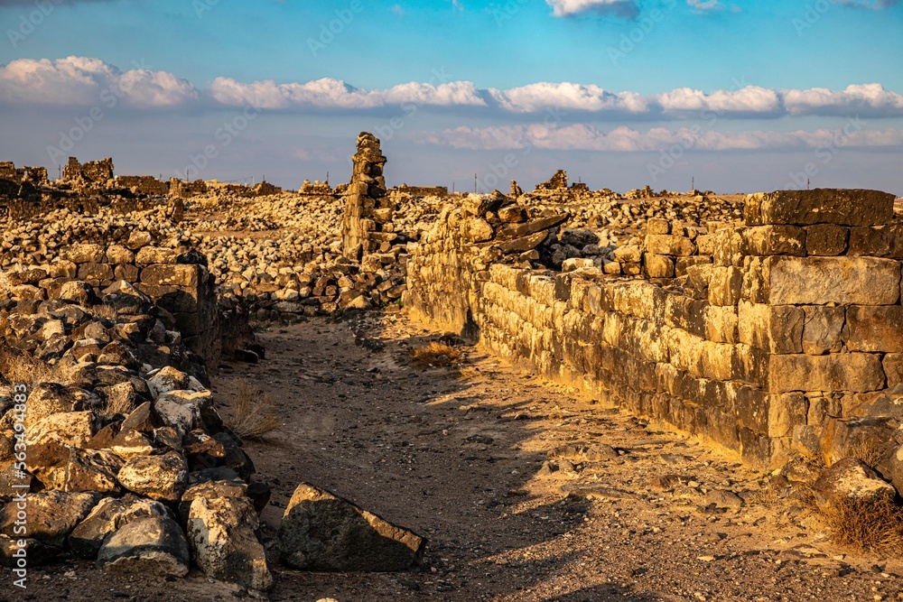قلعة وحصون وآثار مدينة ام الجمال التاريخية - الاردن Castle, forts and ...