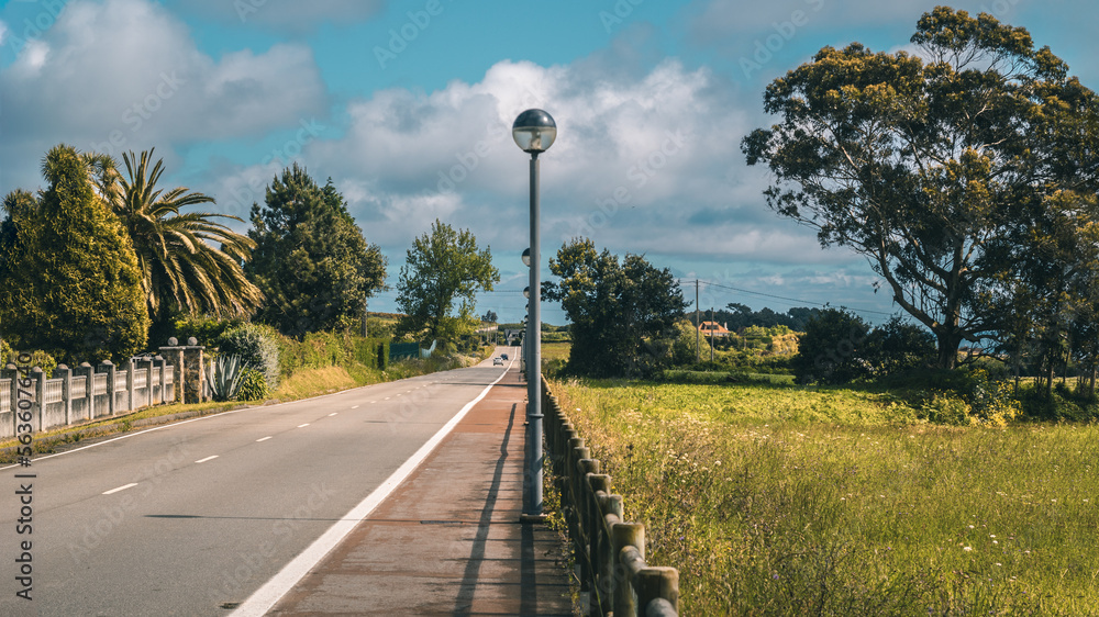 Foto de Horizontal unsaturated landscape photo of a empty road in the ...