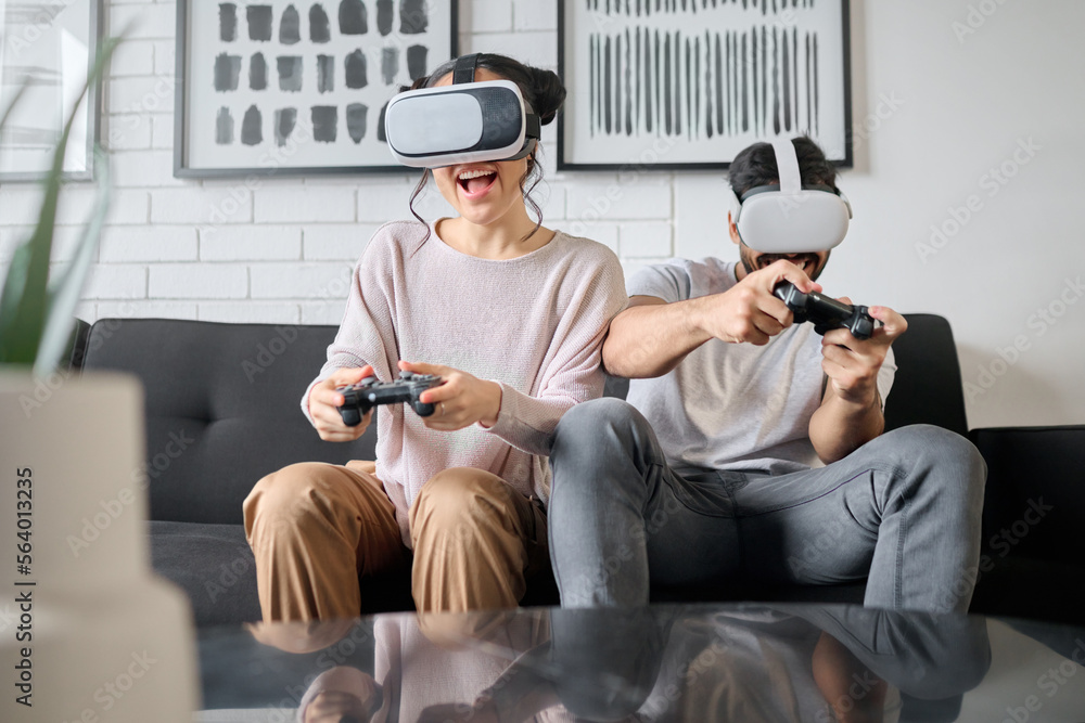 Foto de VR, gaming and metaverse with a couple playing video games in ...