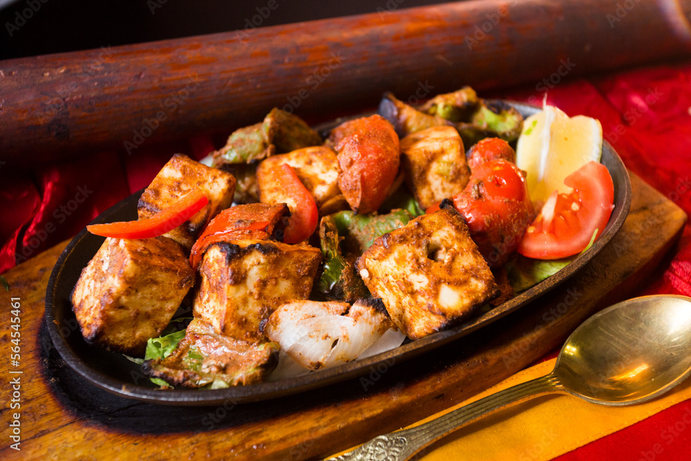 Tandori chicken, also called tandoori chicken, is a roast chicken dish ...