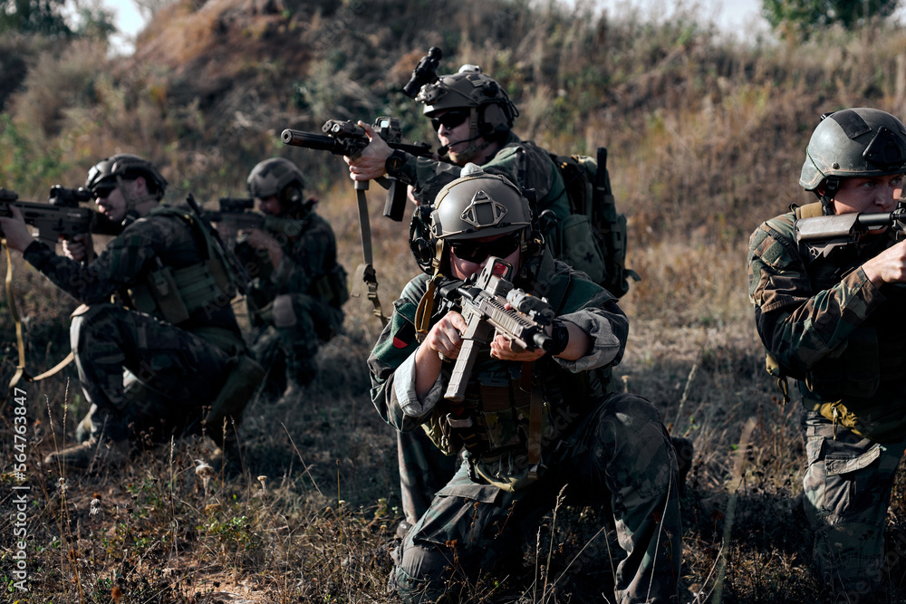 Foto Stock military forces, Army soldier in protective combat uniform ...