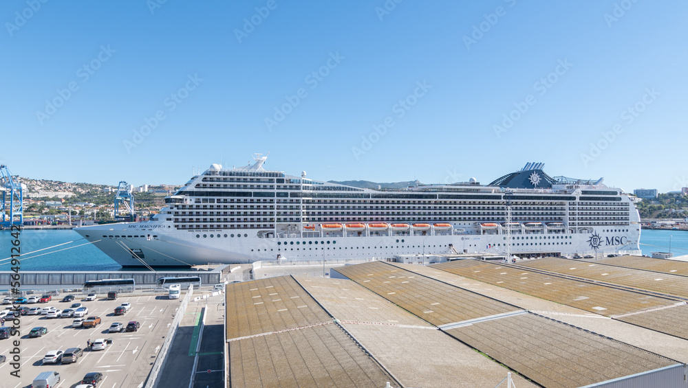 Foto de Marseille, France - 11 septembre 2022 : Le navire de croisière ...