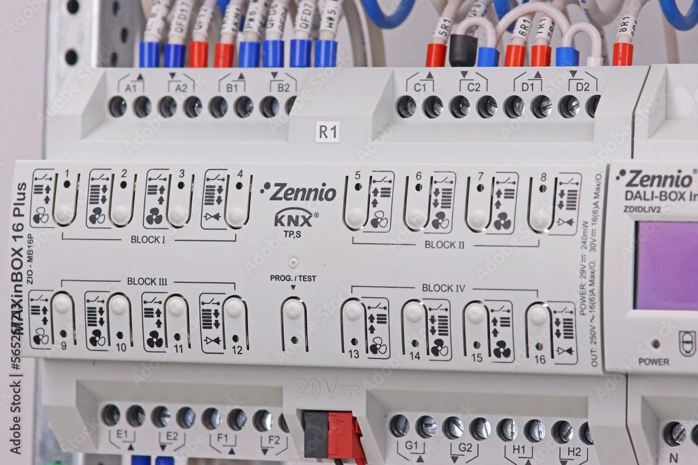 Foto de Zennio automation modules with a KNX control bus are installed in an electrical ...